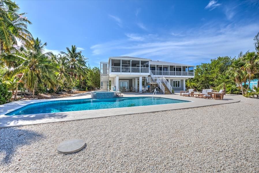 Palm Tree Resort(MA1023)| Florida Keys Vacation Rentals